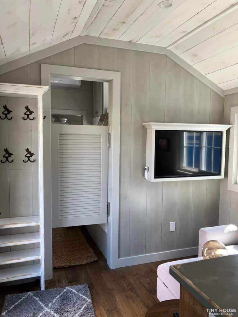 10′ x 28′ Deluxe Dragonfly Cottage Ft. First Floor Bedroom