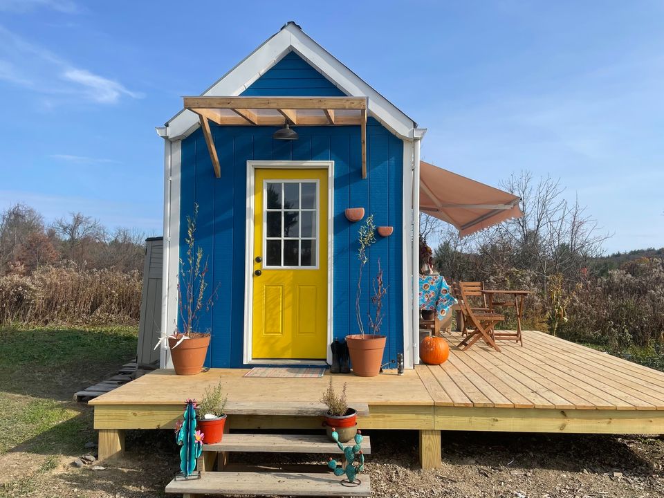 16×8 Adorable Blue & Yellow Tiny Home