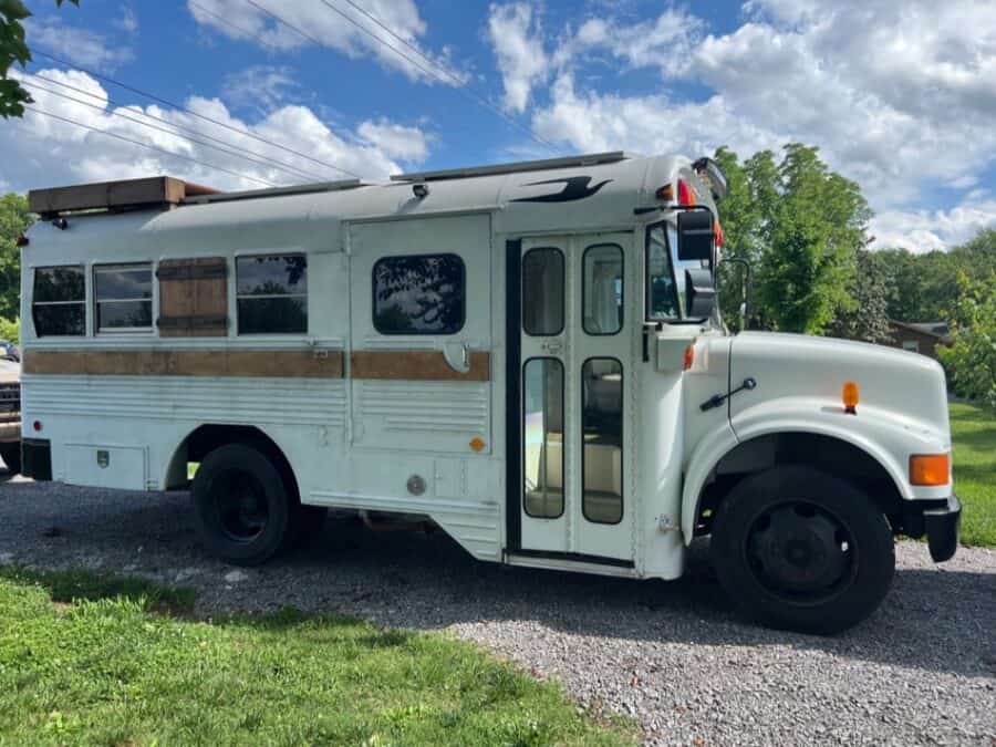 A Beautiful 1991 Skoolie: A Perfect Blend of Comfort and Adventure