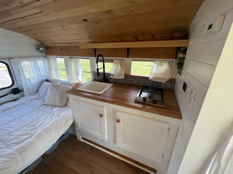 A Beautiful 1991 Skoolie: A Perfect Blend of Comfort and Adventure