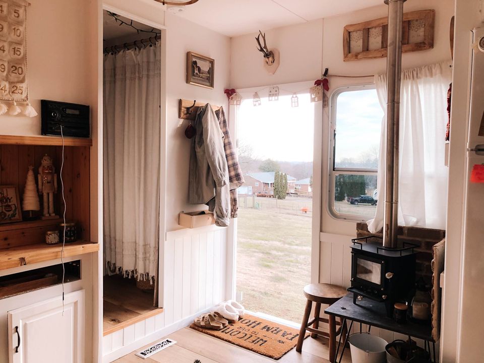 2002 Sunnybrook Boho Chic Fifth Wheel Renovation