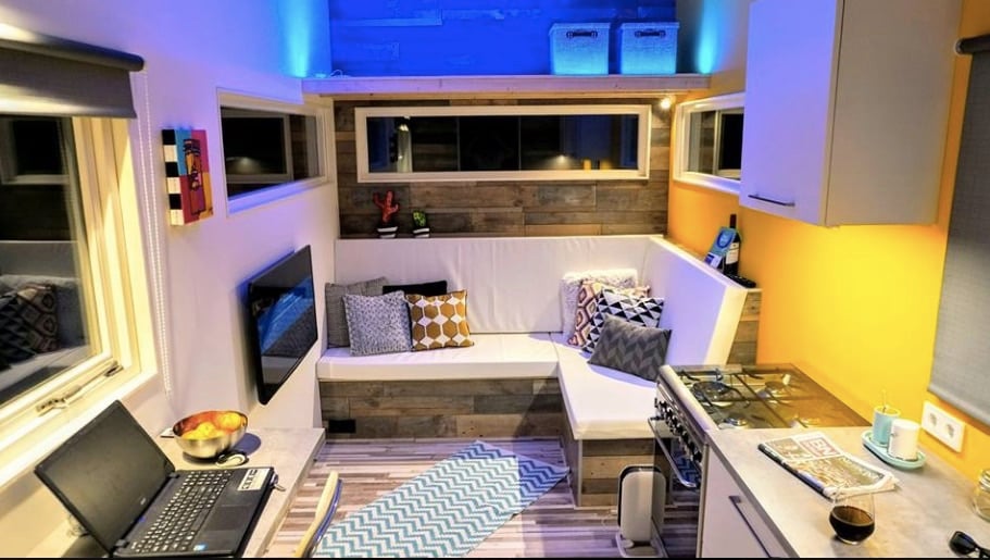 High School Teacher with No Building Experience Builds 206 Sq. Ft. Tiny ...