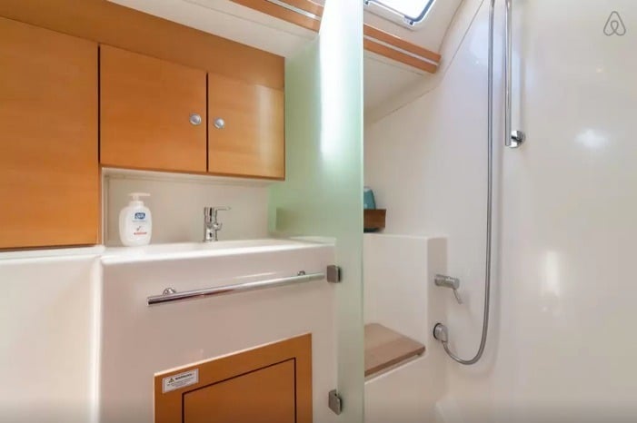40′ Sailboat Cabin in Italy