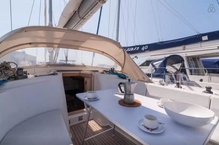 40′ Sailboat Cabin in Italy