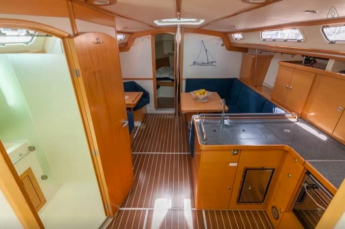 40′ Sailboat Cabin in Italy