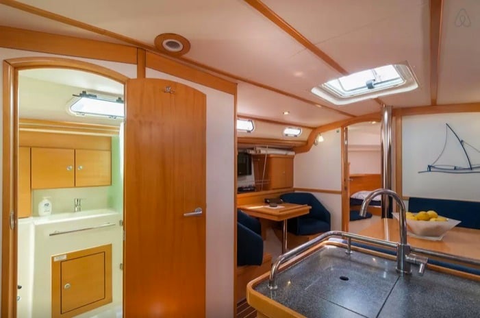 40′ Sailboat Cabin in Italy