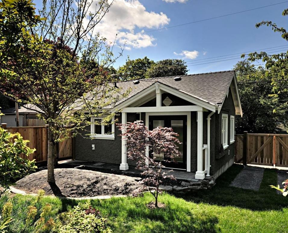 400 Sq. Ft. Small Cottage by Smallworks Studios