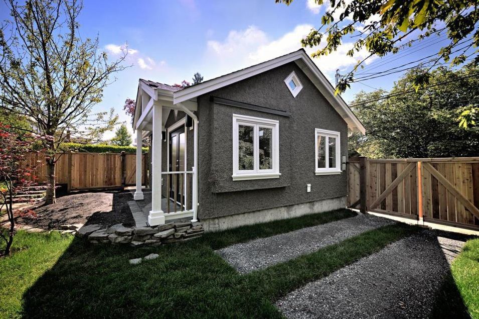 400 Sq. Ft. Small Cottage by Smallworks Studios