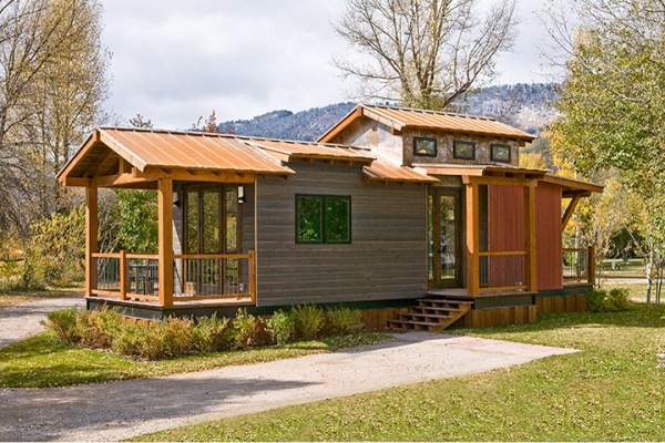 The Caboose: 400 Sq. Ft. Cabin by Wheelhaus
