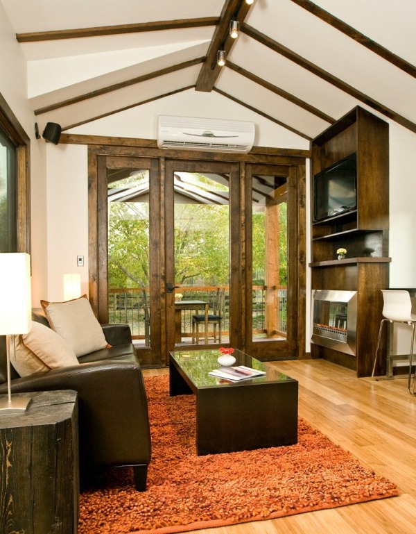The Caboose: 400 Sq. Ft. Cabin by Wheelhaus