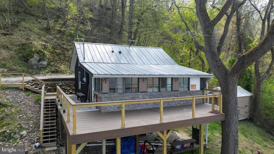 440 sq. ft. Cottage on 3 Acres in PA