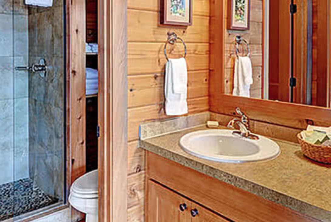 450-Sq.-Ft. Water View Cabin with Private Deck