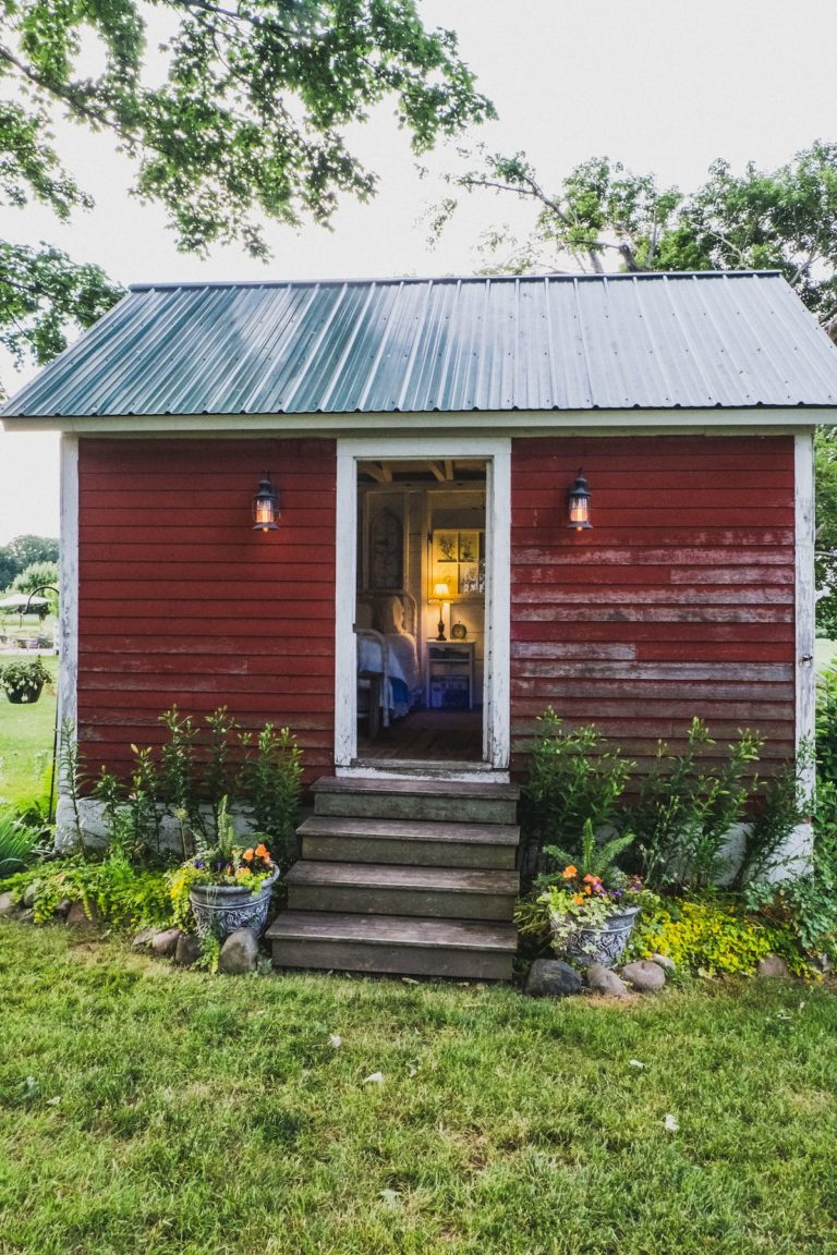 The Granary: Rustic Chic Early 1900s Cottage