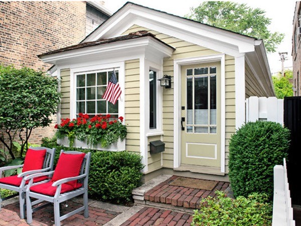 780 Sq. Ft. Historic Old Town Chicago Cottage