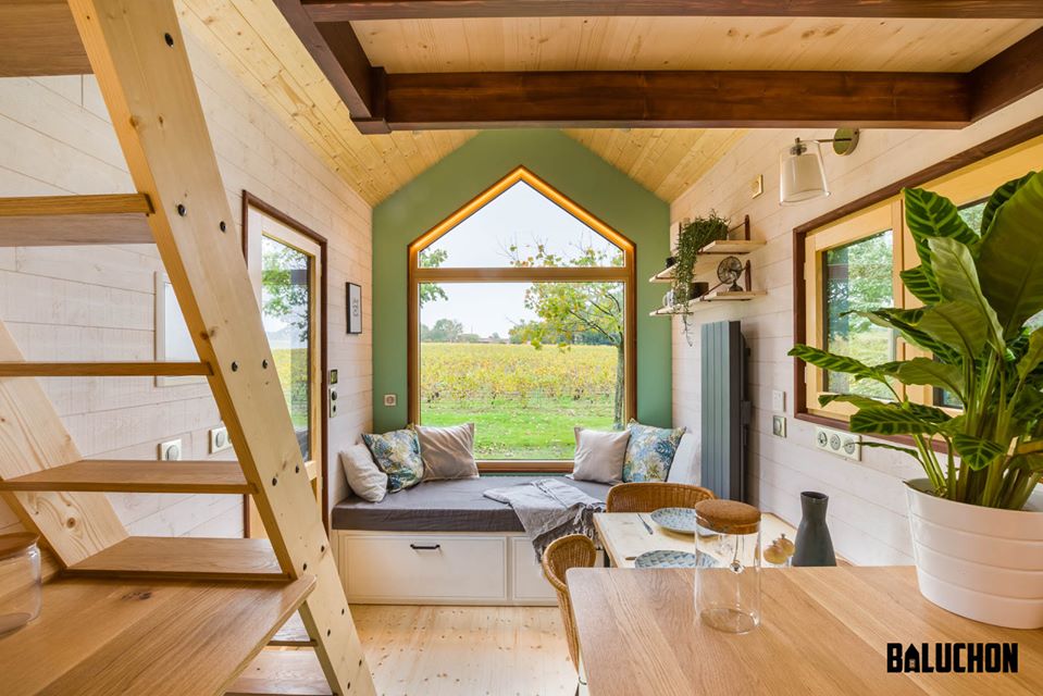 Château Peredvizhnik: Tiny House with Big Windows from Baluchon