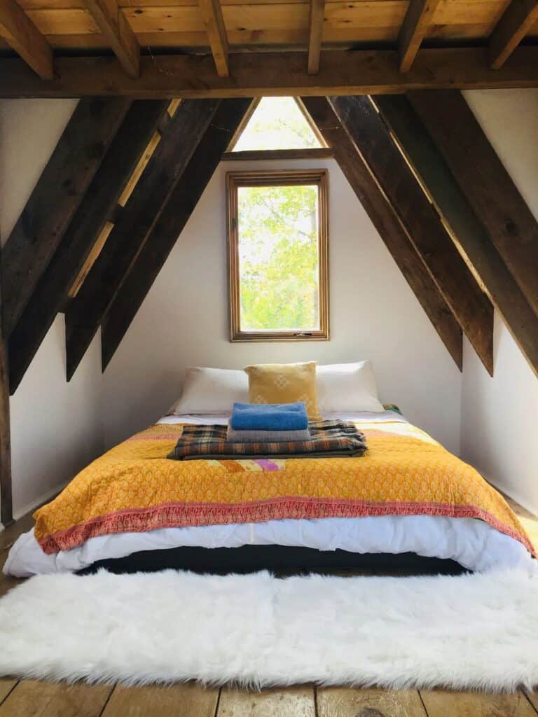 Off-Grid Artist A-Frame on Shared Acerage
