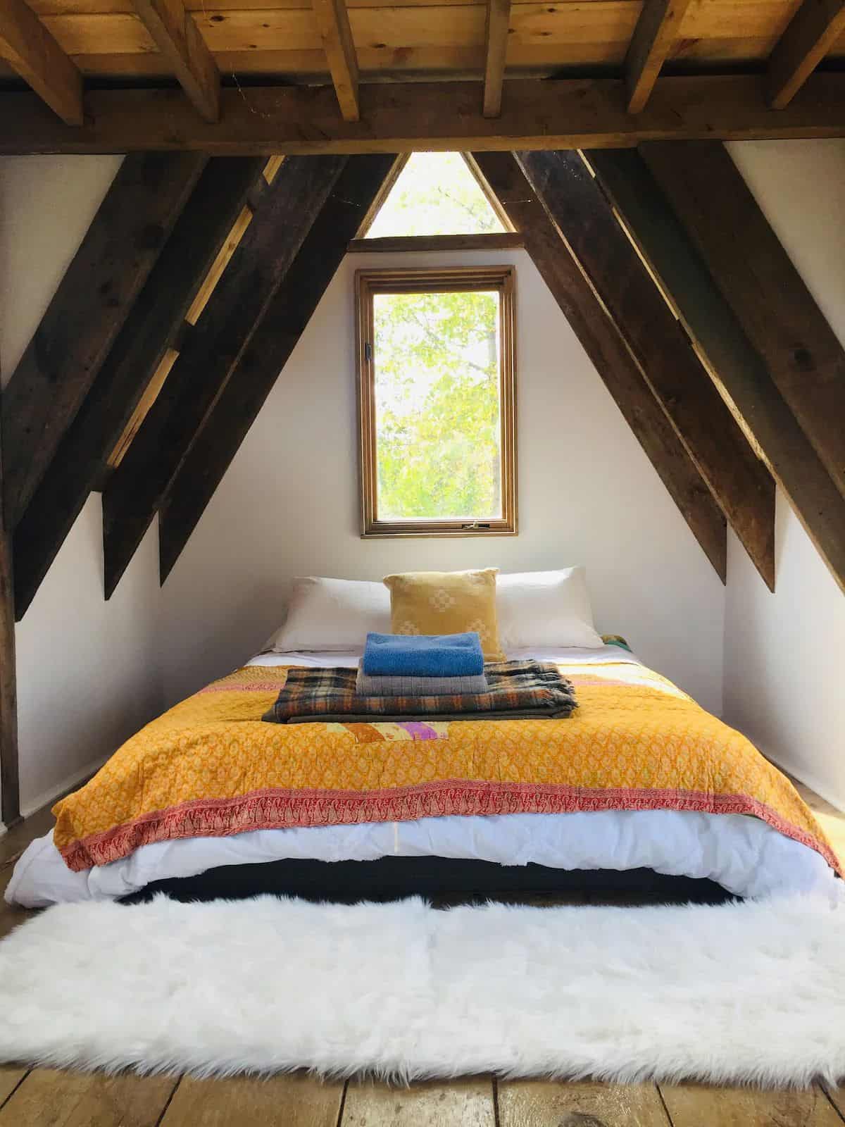 Off-Grid Artist A-Frame on Shared Acerage