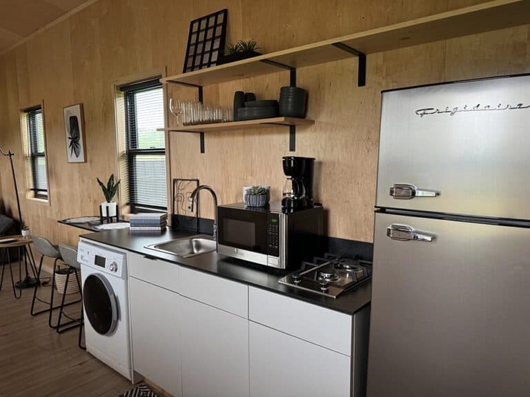 Atomic Unit: Modern Home by Oasis Tiny Estates