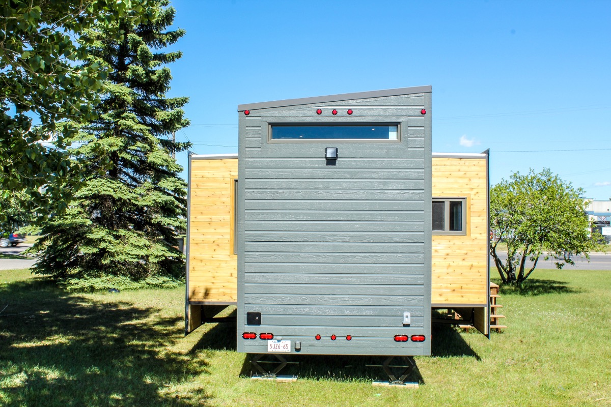 3D Virtual Tour of the Aurora Tiny House That Expands with Huge Slide Outs