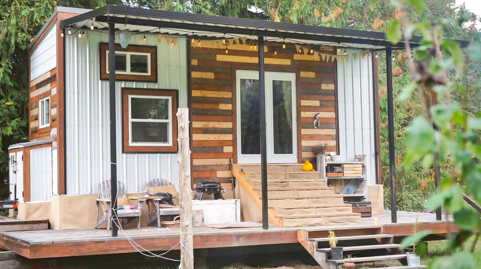 Living in a Compact 200 ft² Tiny House with Stunning Design