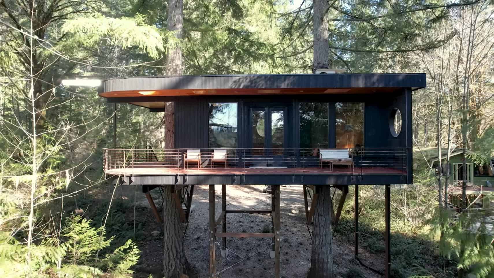 Black Crane Treehouse for Artist Residency