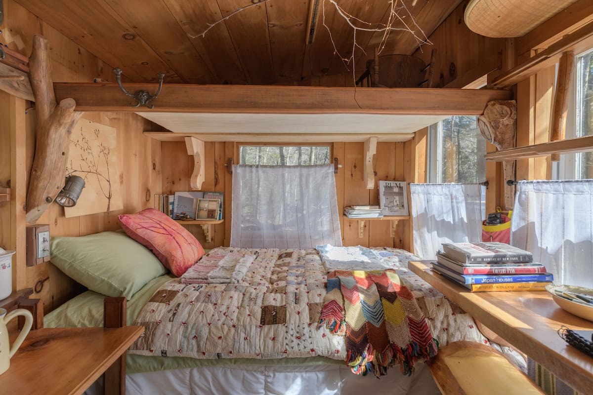 Tiny Earth Cabin on 60 Acres in Canterbury