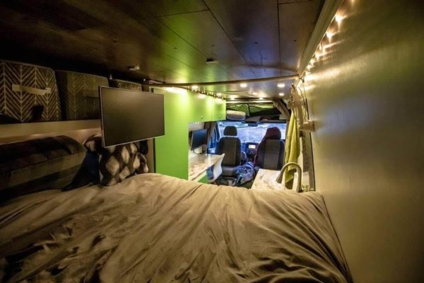 They Built A Van Cabin Capable of Withstanding -40 Celsius Temperatures