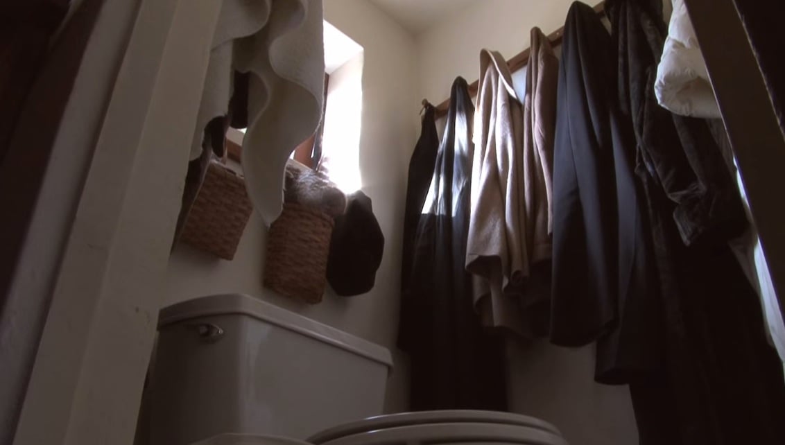 Couple Live for 7 Years in Tiny House with No Electricity