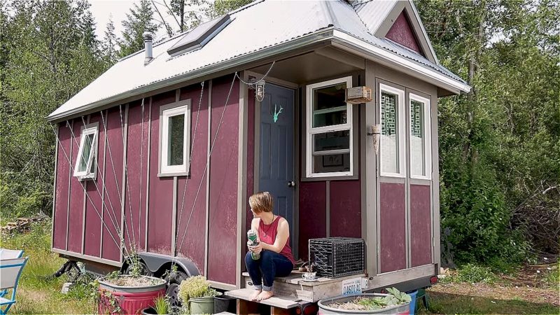 Couple’s ZERO-WASTE Tiny House LIFESTYLE