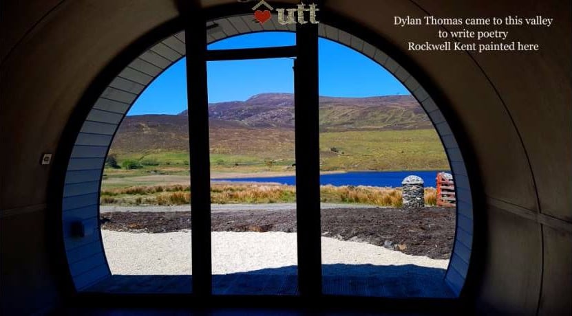 CroPod: A Modern Irish “Hobbit” Vacation Home