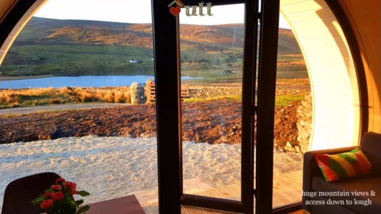 CroPod: A Modern Irish “Hobbit” Vacation Home