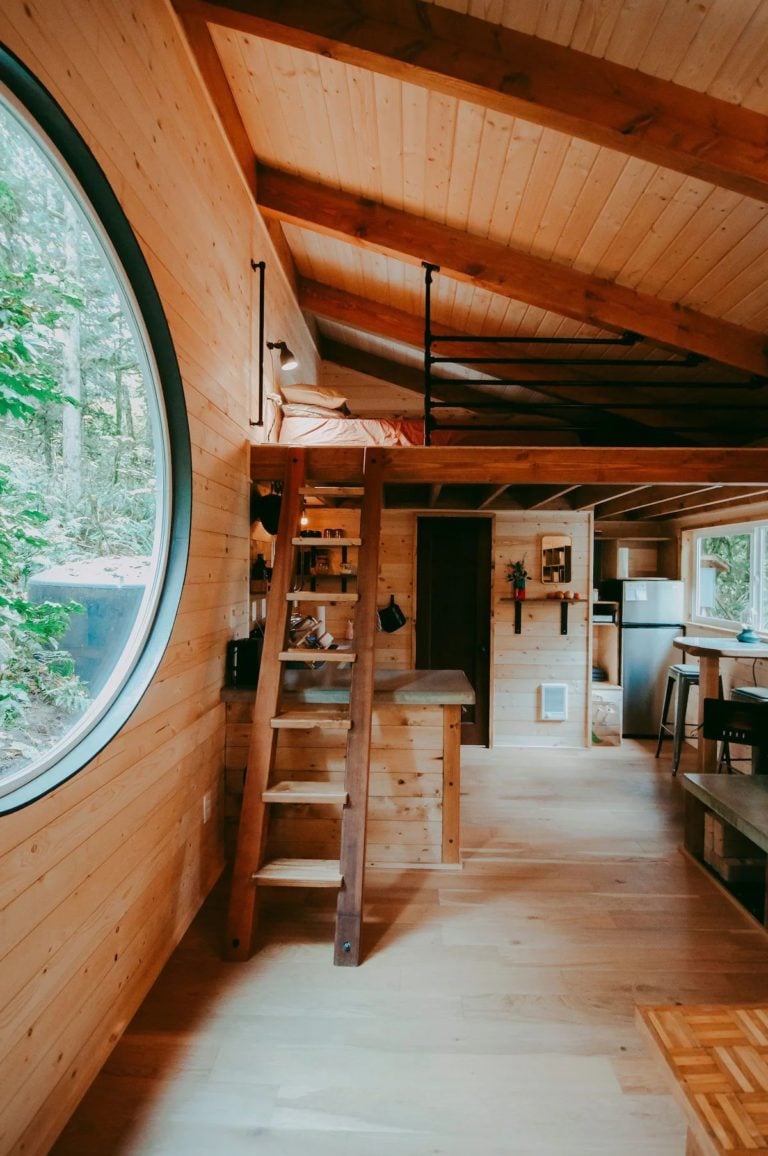 Tiny Cyclops Cabin in the Cascades