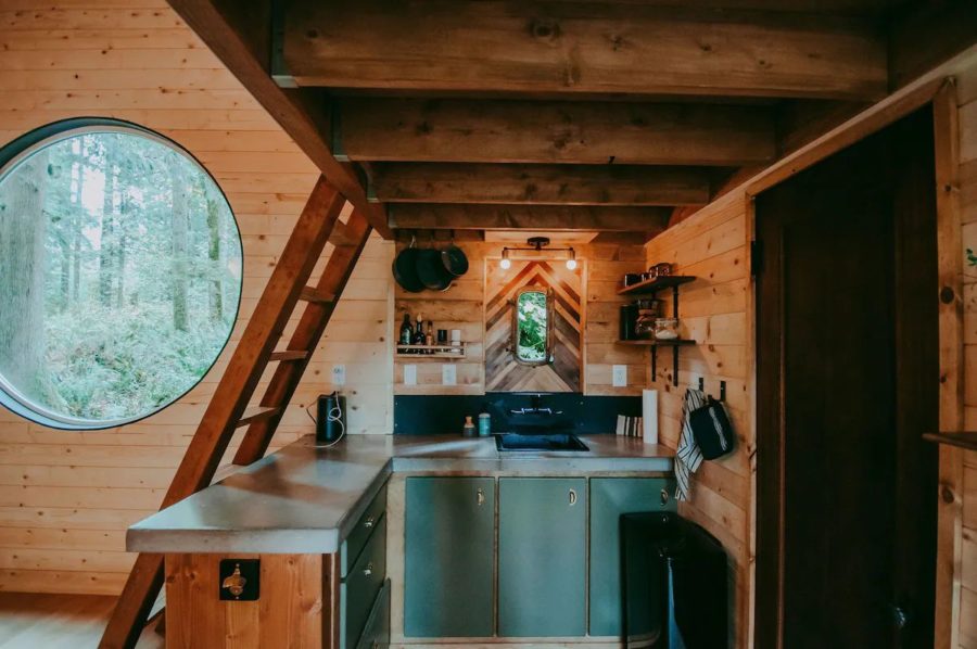 Tiny Cyclops Cabin in the Cascades