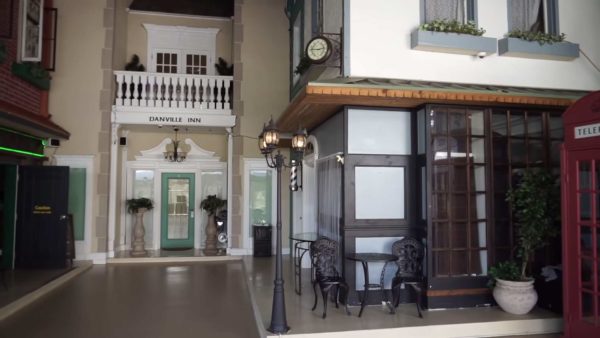 He Built An Epic Senior-Friendly Treehouse With Elevator Access in Florida