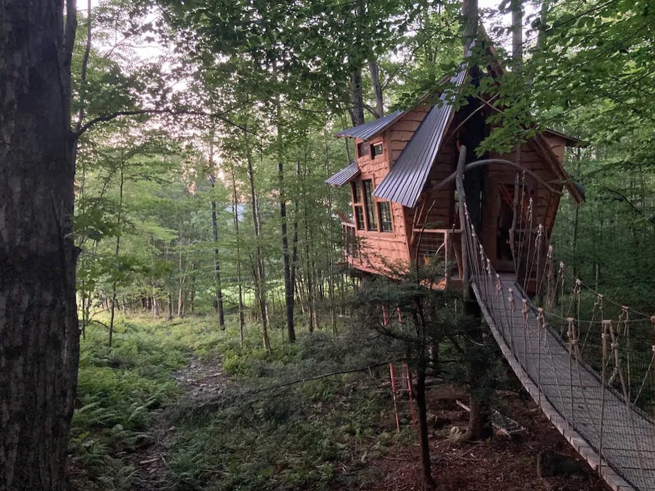 Whimsical Tree Cottage at Bliss Ridge Farm