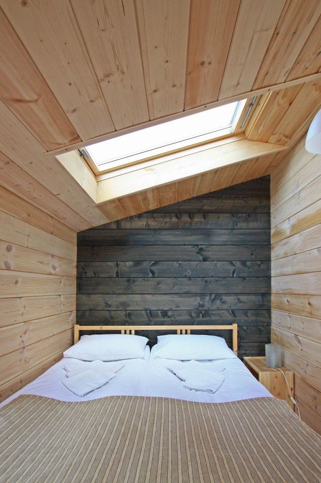 280 Sq. Ft. Modern Houseboat Cabin