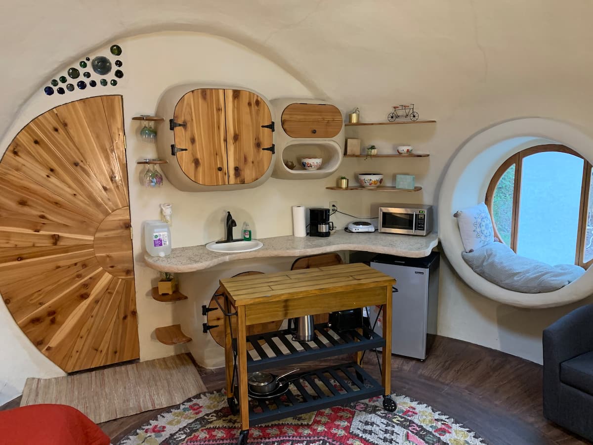 Earthen Dome with European Soaking Tub