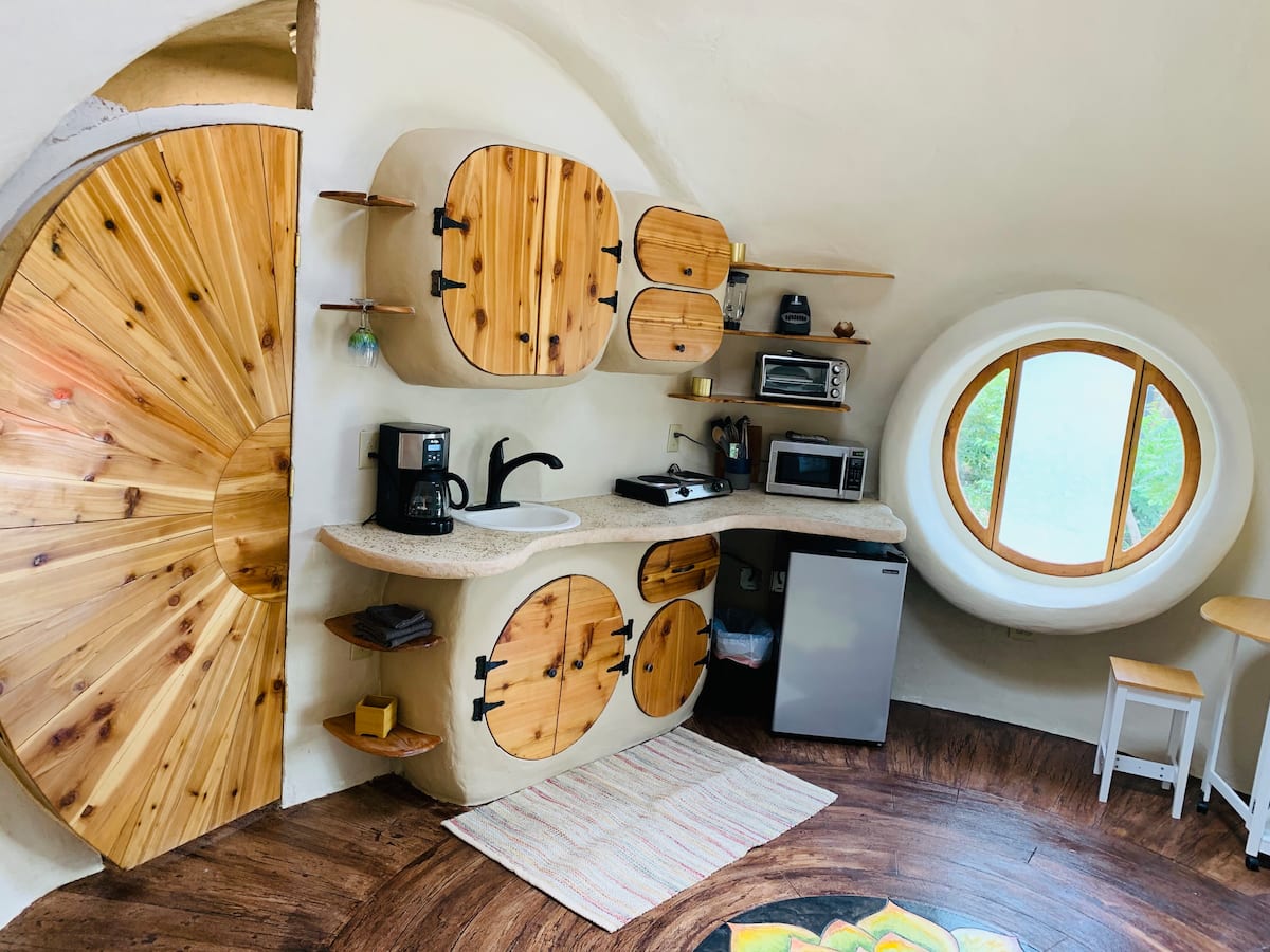 Earthen Dome with European Soaking Tub