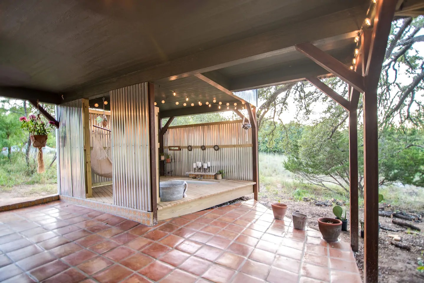 Enchanting Live Oak Treehouse at HoneyTree Farm