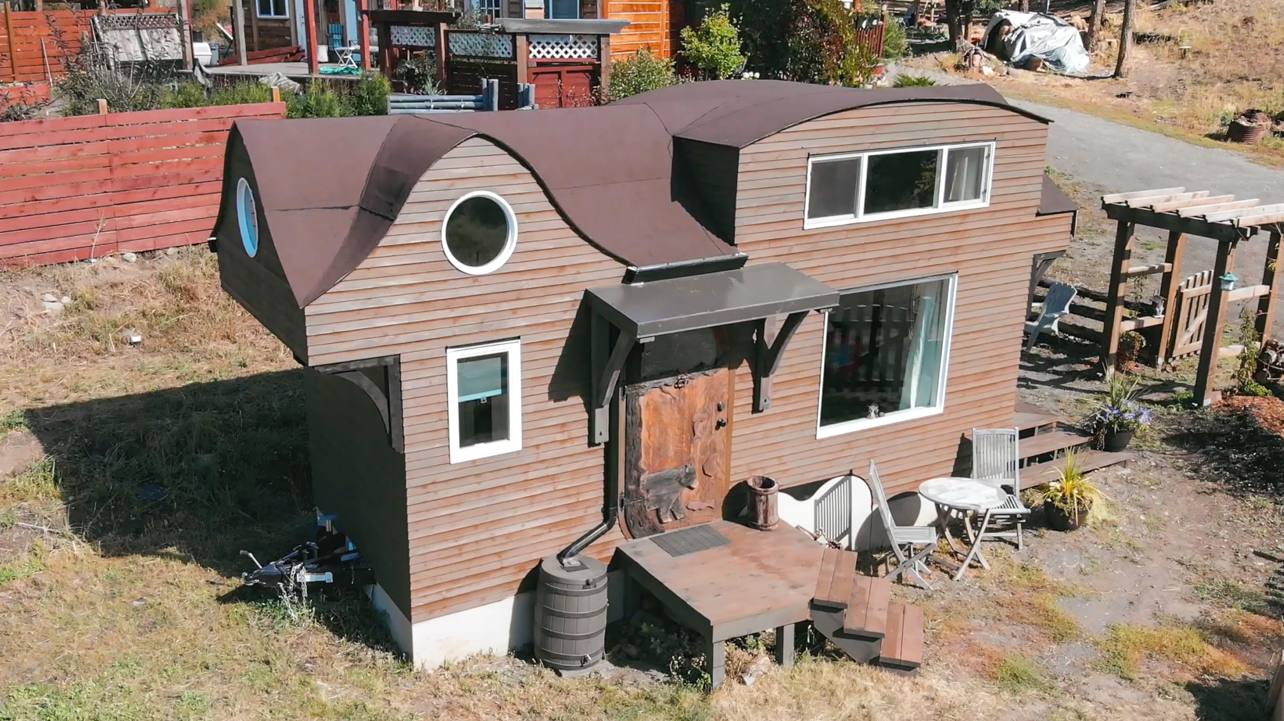 Carpenter Builds Incredible Sculpted Tiny House with Loads of Unique ...