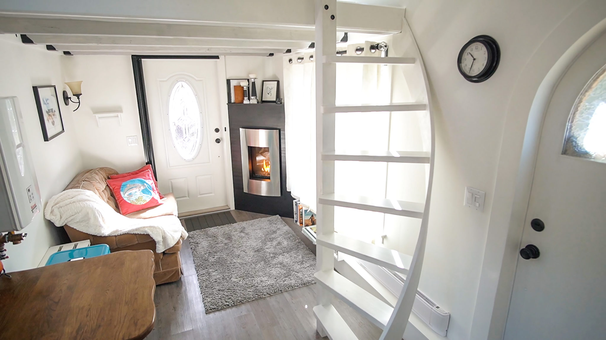 Carpenter Builds Incredible Sculpted Tiny House with Loads of Unique ...
