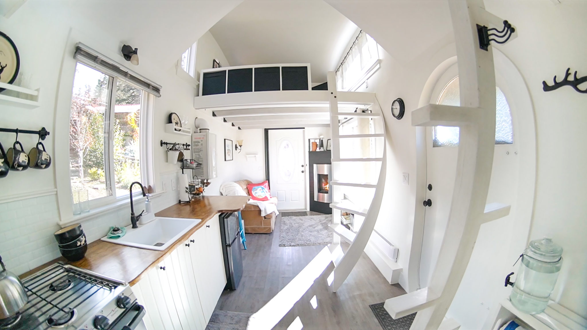 Carpenter Builds Incredible Sculpted Tiny House with Loads of Unique ...