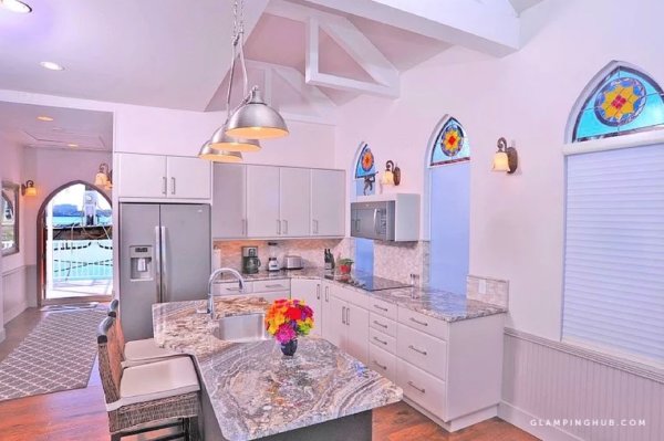 Tiny Floating Chapel Cottage near Sarasota Florida