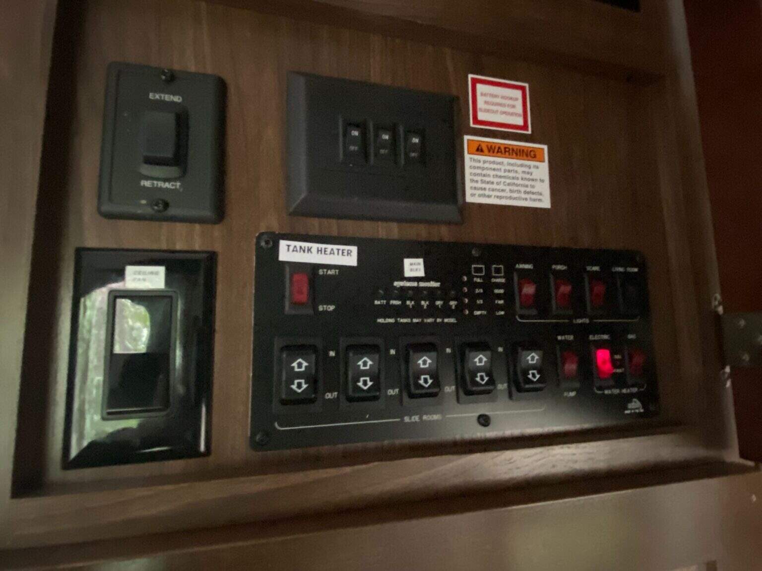 Fully-Renovated 40′ 5th Wheel Travel Trailer