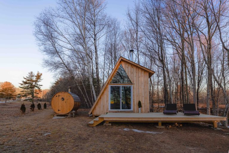 Solar-powered ‘G-frame’ Cabin with Sauna