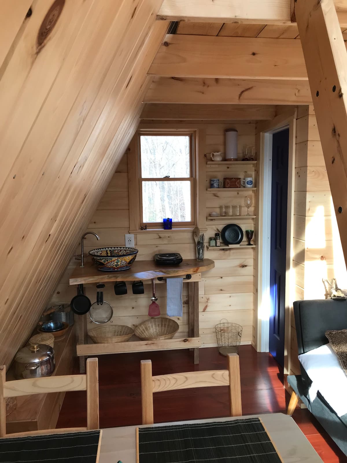 Solar-powered ‘G-frame’ Cabin with Sauna
