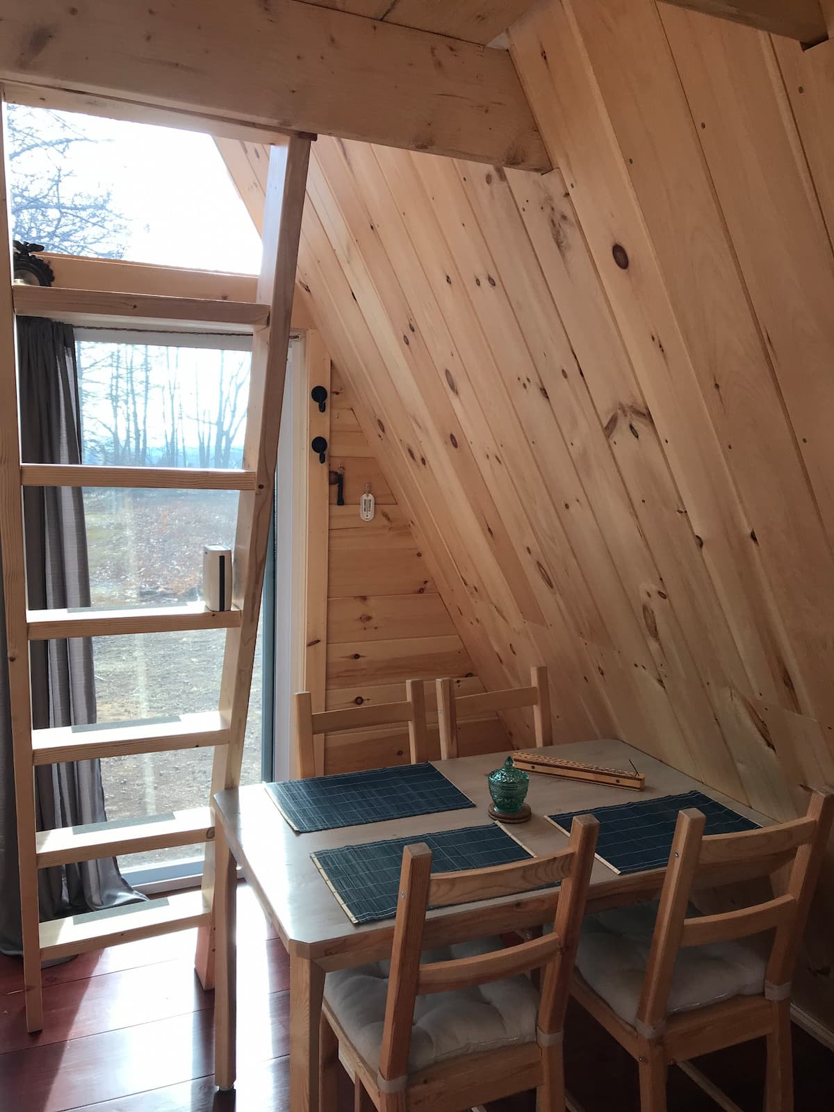 Solar-powered ‘G-frame’ Cabin with Sauna