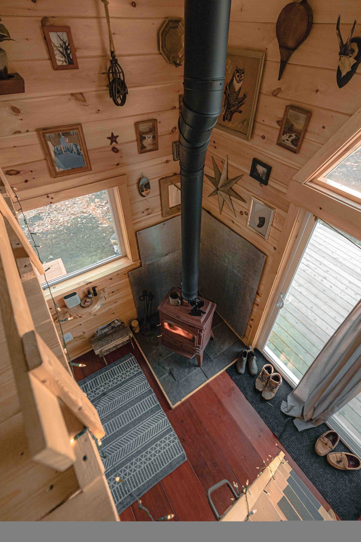 Solar-powered ‘G-frame’ Cabin with Sauna
