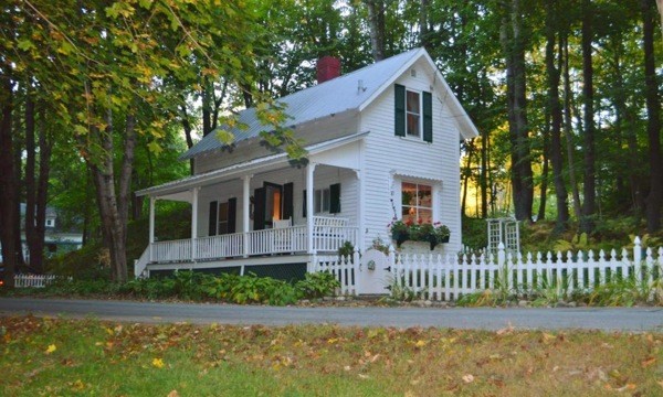 700 Sq. Ft. Historic Tiny Cottage