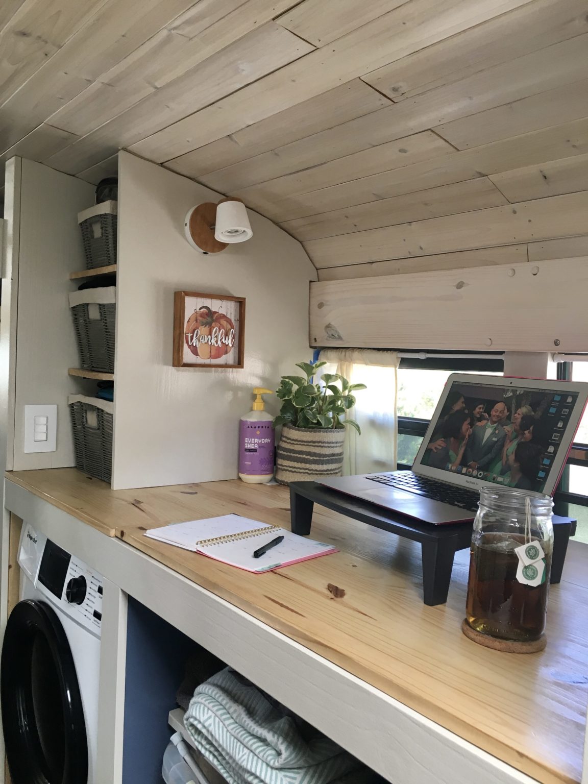 1998 School Bus Turned Motor-Cottage for Student And Yogi
